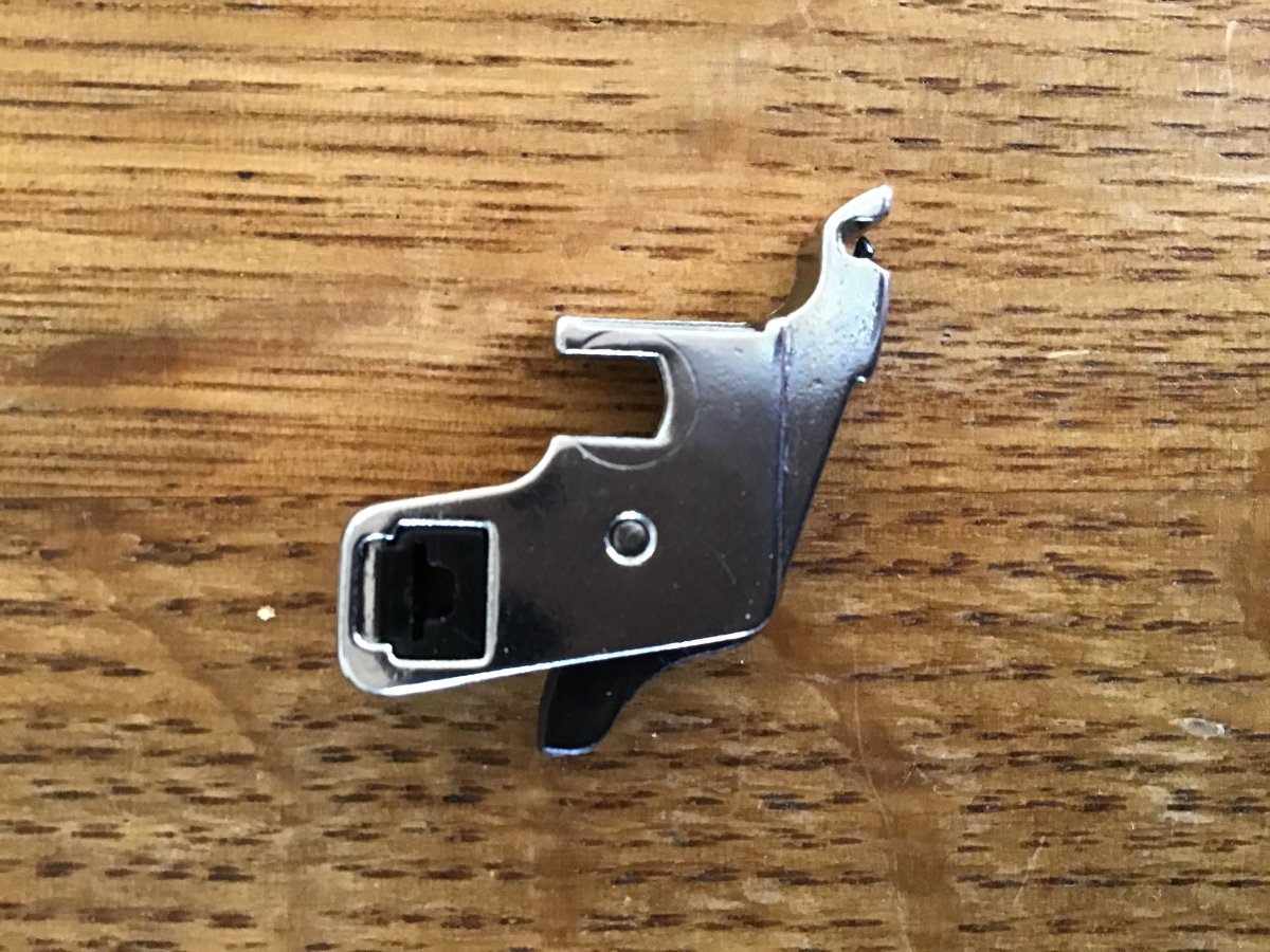 Trykfodsholder Starlet 6680 & 6690 - SINGER Trykfodsholder - Allans ...